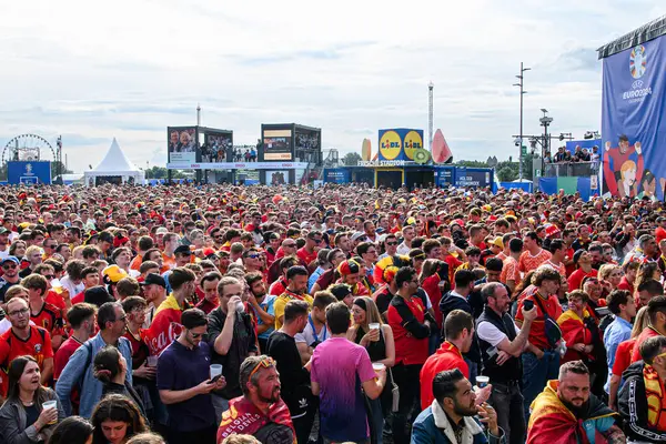 Düsseldorf Juli 2024 Fanfest Das Fußballspiel Der Euro 2024 Frankreich ...