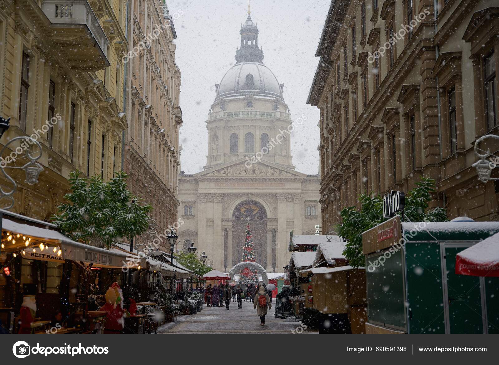 Budapest Hungary November 2023 Snowy Morning Christmas Market Shopping ...