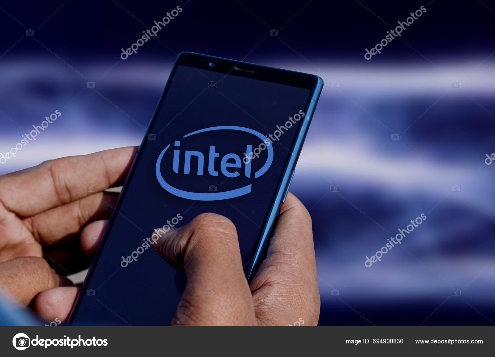 Dhaka Bangladesh January 2024 Intel Logo Seen Smartphone Screen – Stock ...