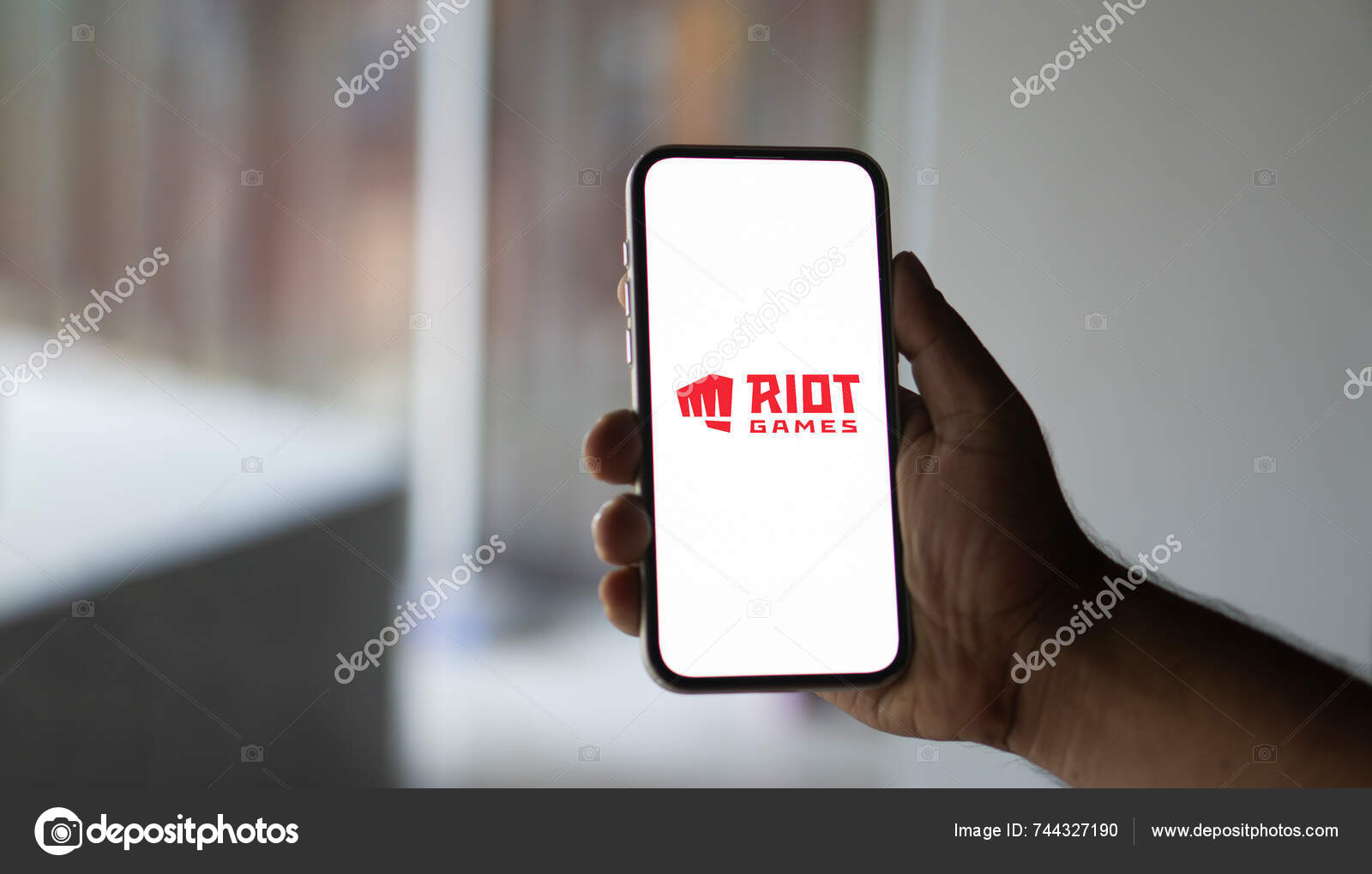 Dhaka Bangladesh Sep 2024 Riot Games Logo Smartphone — Stock Editorial ...
