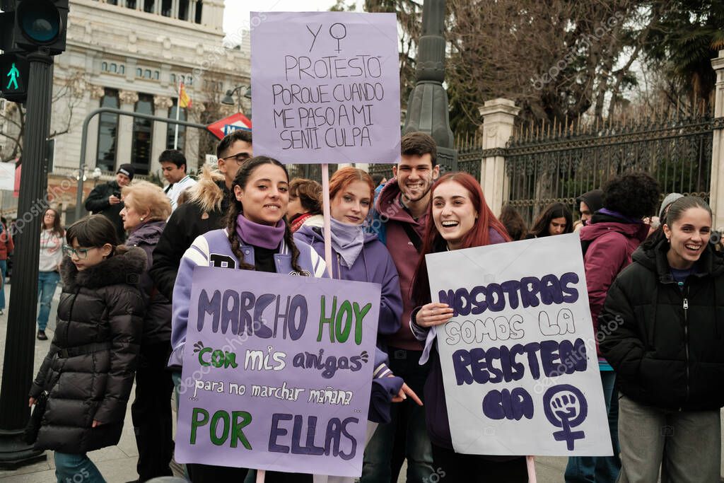 Varias mujeres protestan durante la manifestación del 8M en el Día ...