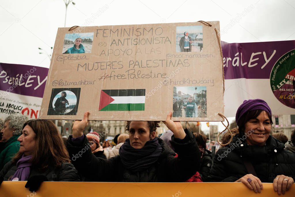 Varias mujeres protestan durante la manifestación del 8M en el Día ...