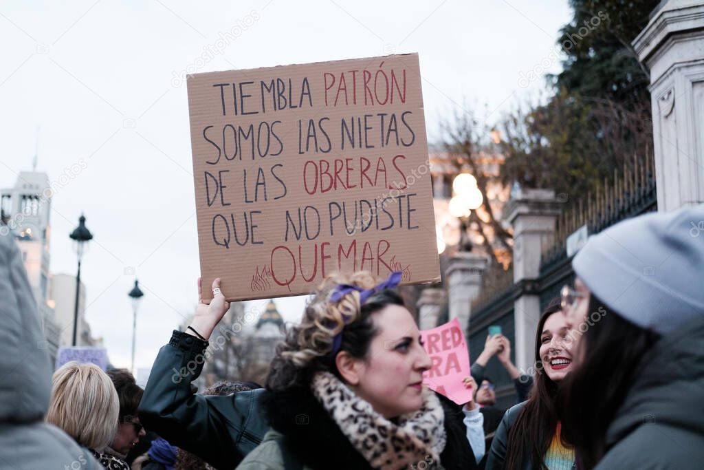 Varias mujeres protestan durante la manifestación del 8M en el Día ...