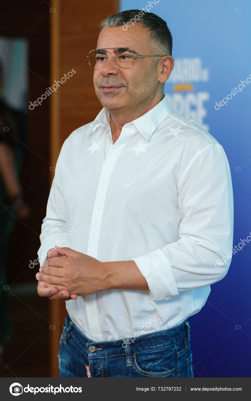 Jorge Javier Vázquez Posa Durante Presentación Del Programa Televisión ...
