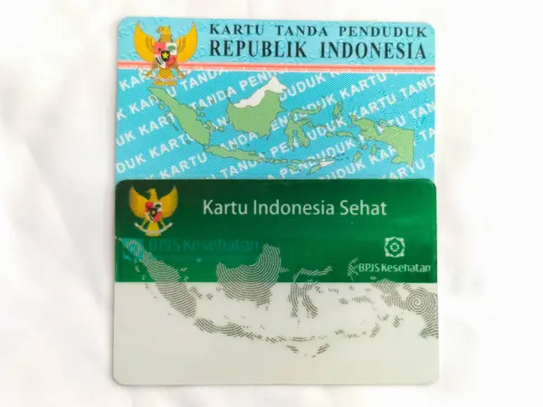 Enfoque selectivo. KTP (tarjeta de identidad residente) y tarjeta ...