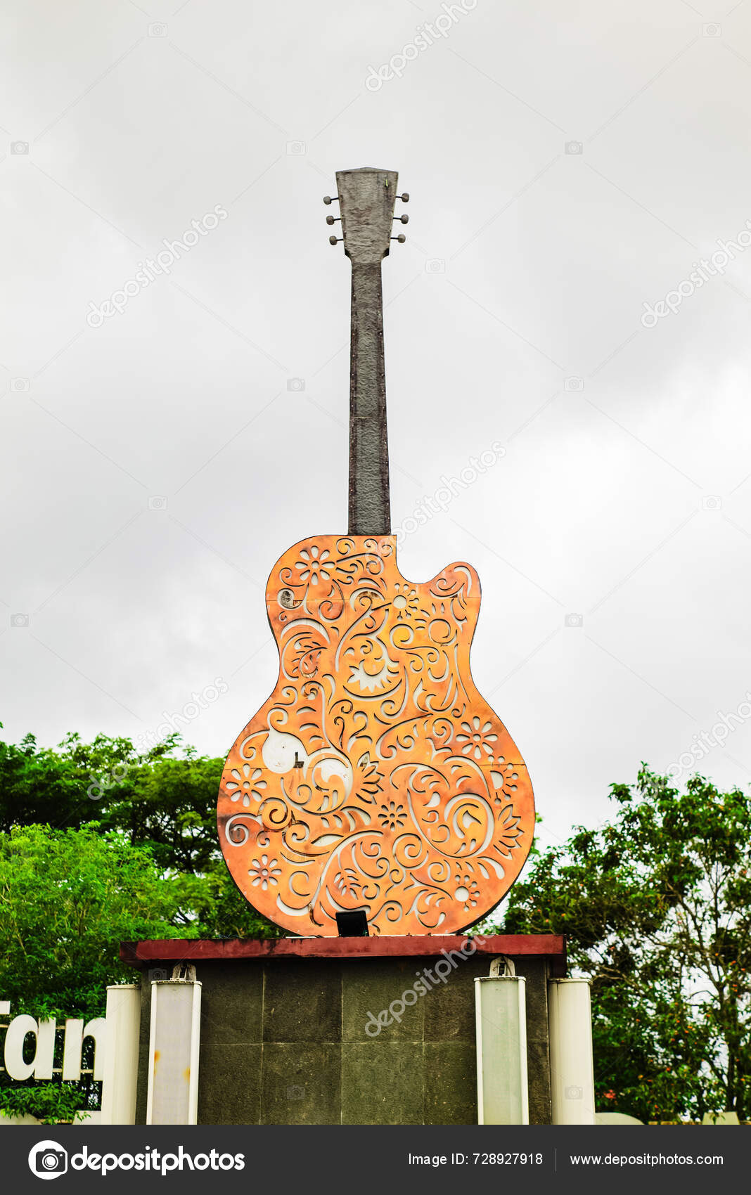 Indonesia Junio 2024 Monumento Guitarra Parque Pattimura Ambon ...