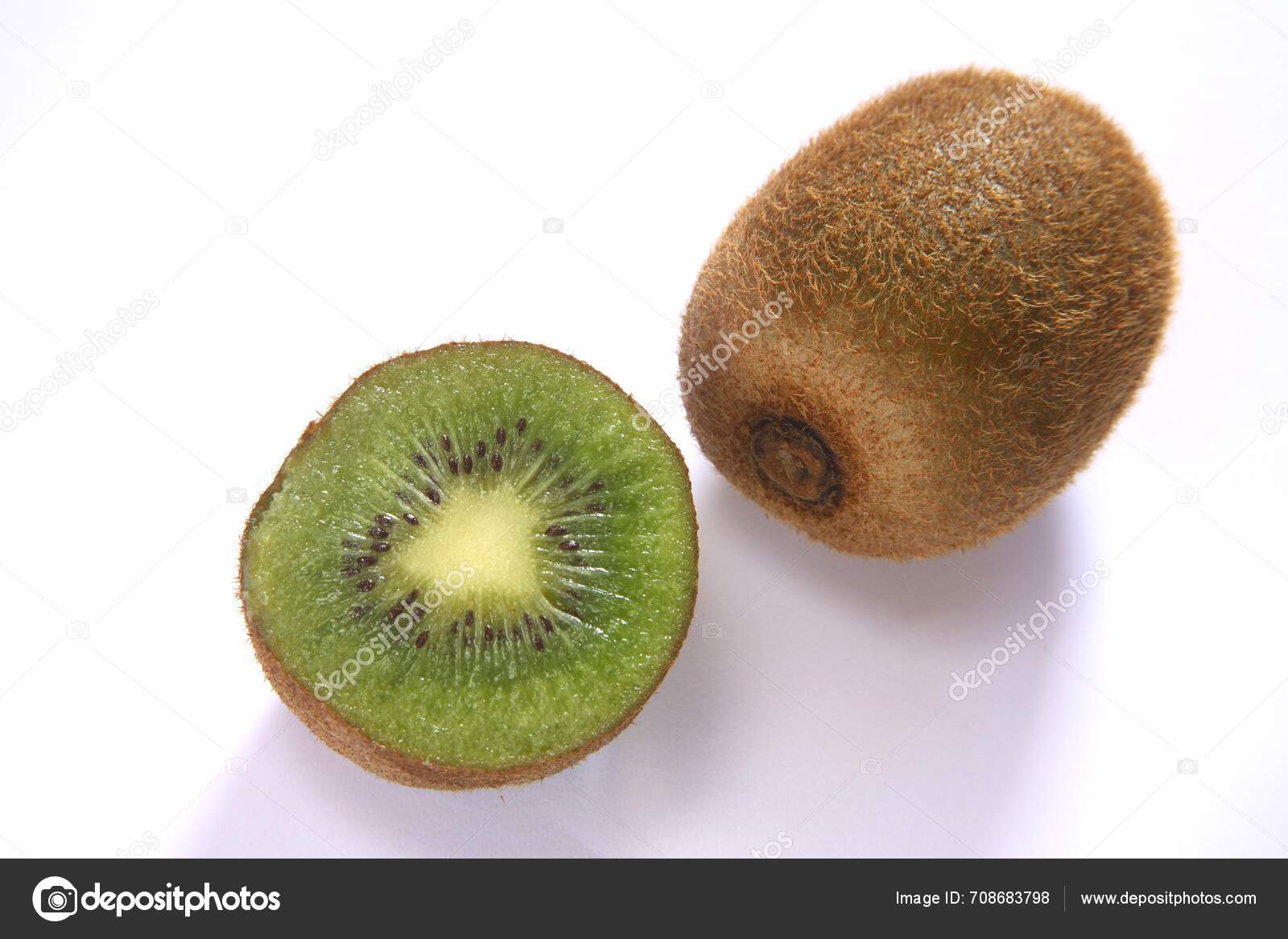 Frutos Kiwi Completo Medio Sobre Fondo Blanco — Foto de stock © xyz ...