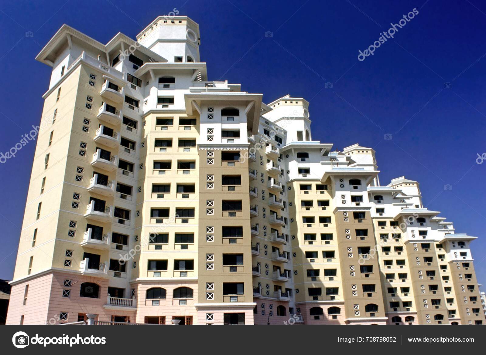 High Rise Buildings Daytime India — Stock Photo © xyz fotos #708798052