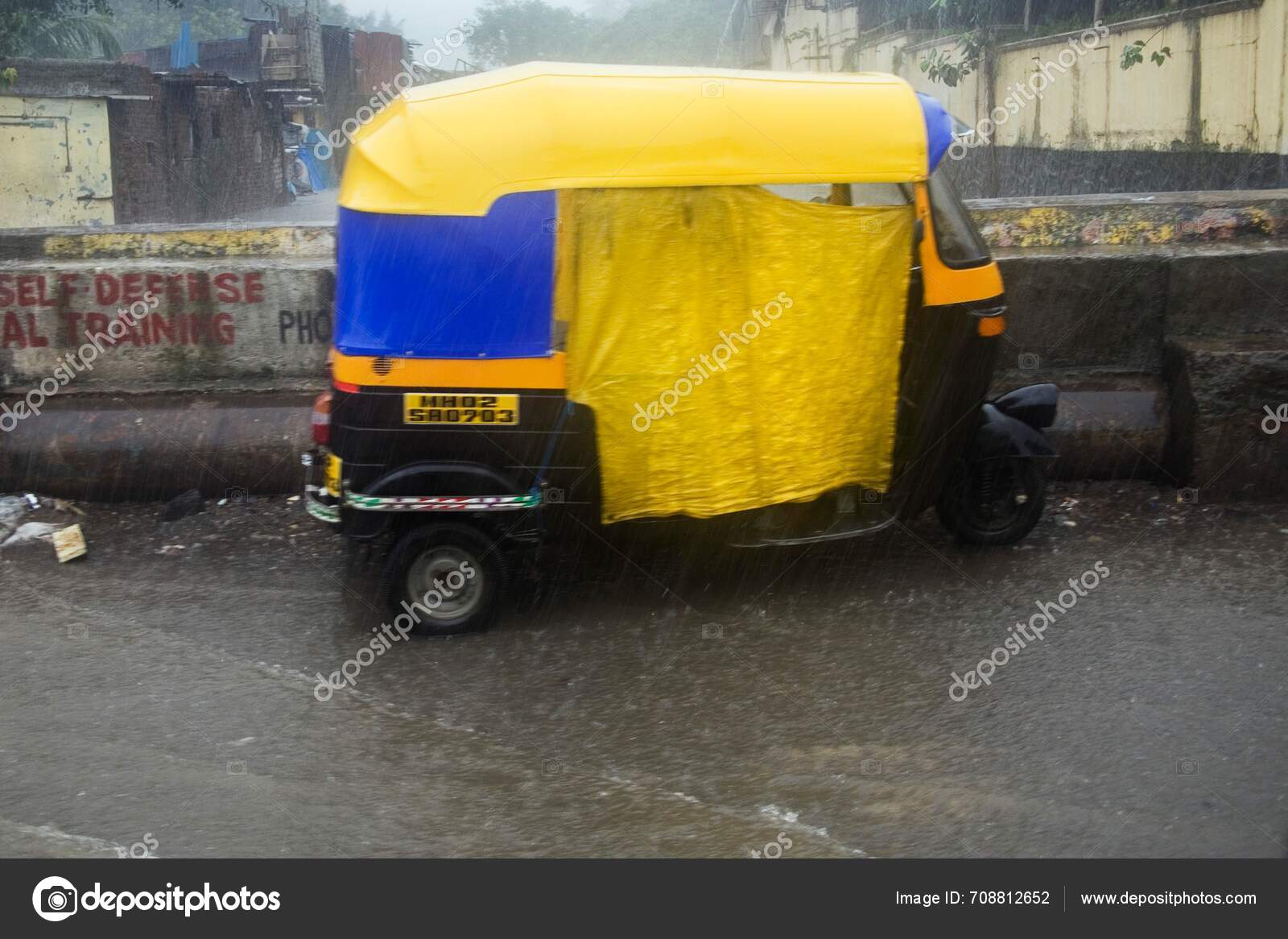 Monsoon Auto Rickshaw Standing Rain Water Mumbai Bombay Maharashtra ...
