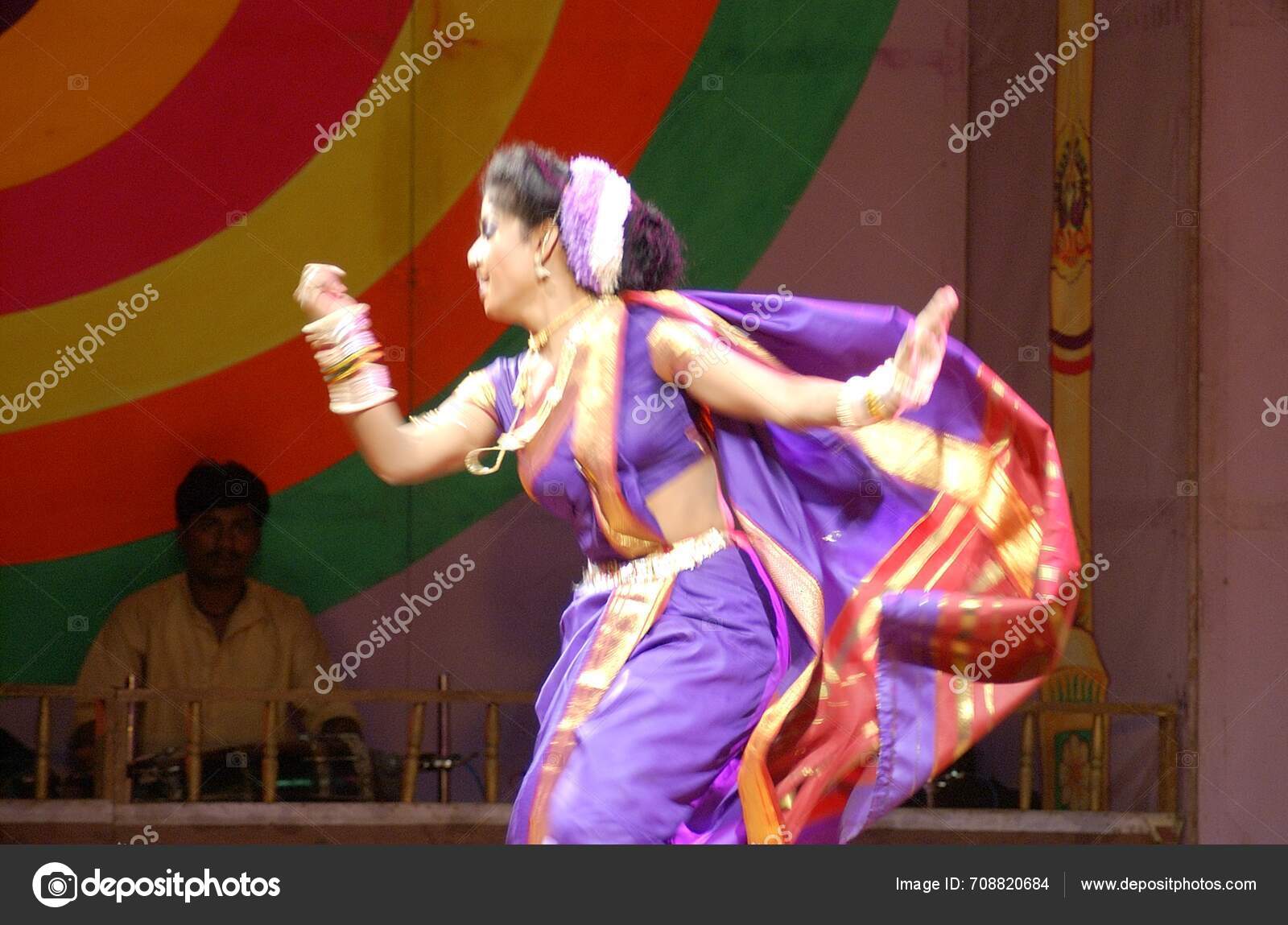 Lavni Dance Traditional Maharashtrian Dance Mumbai Bombay Maharashtra ...