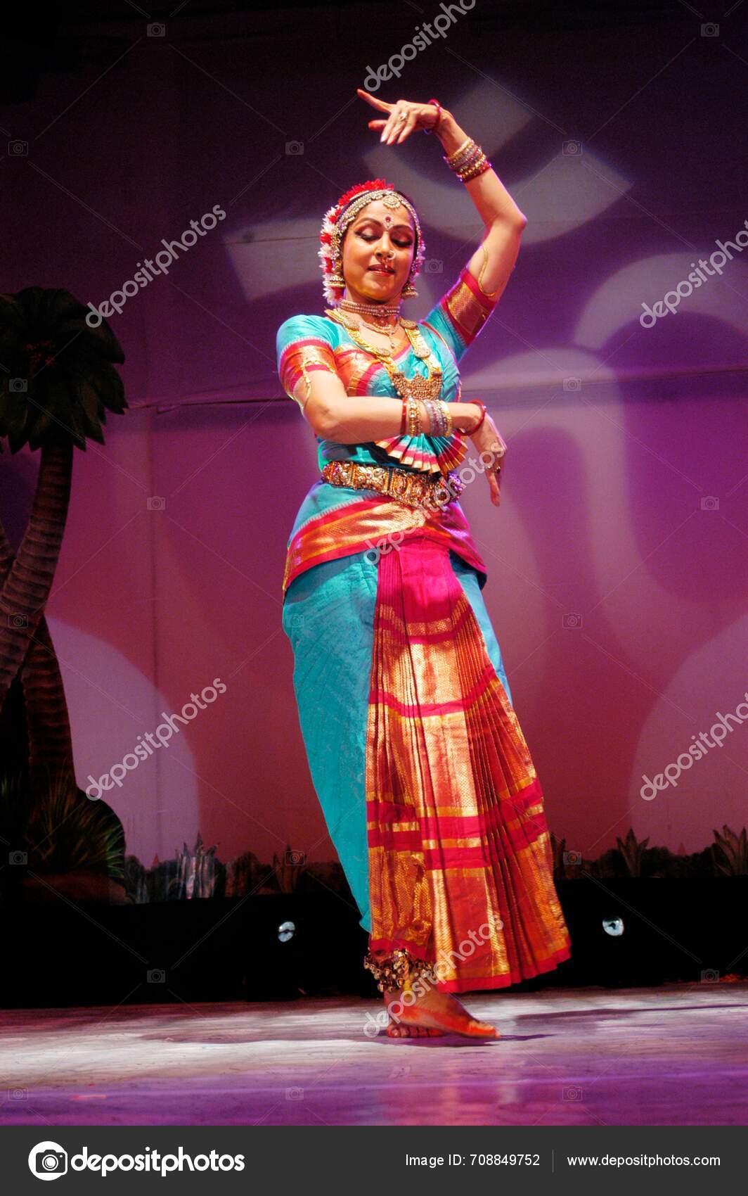 Bollywood Actress Dancer Choreographer Hema Malini Performs ...