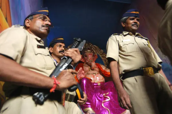 2,667,249 imágenes de Westerarrirhahgauam udyakaisi officer discuss ...