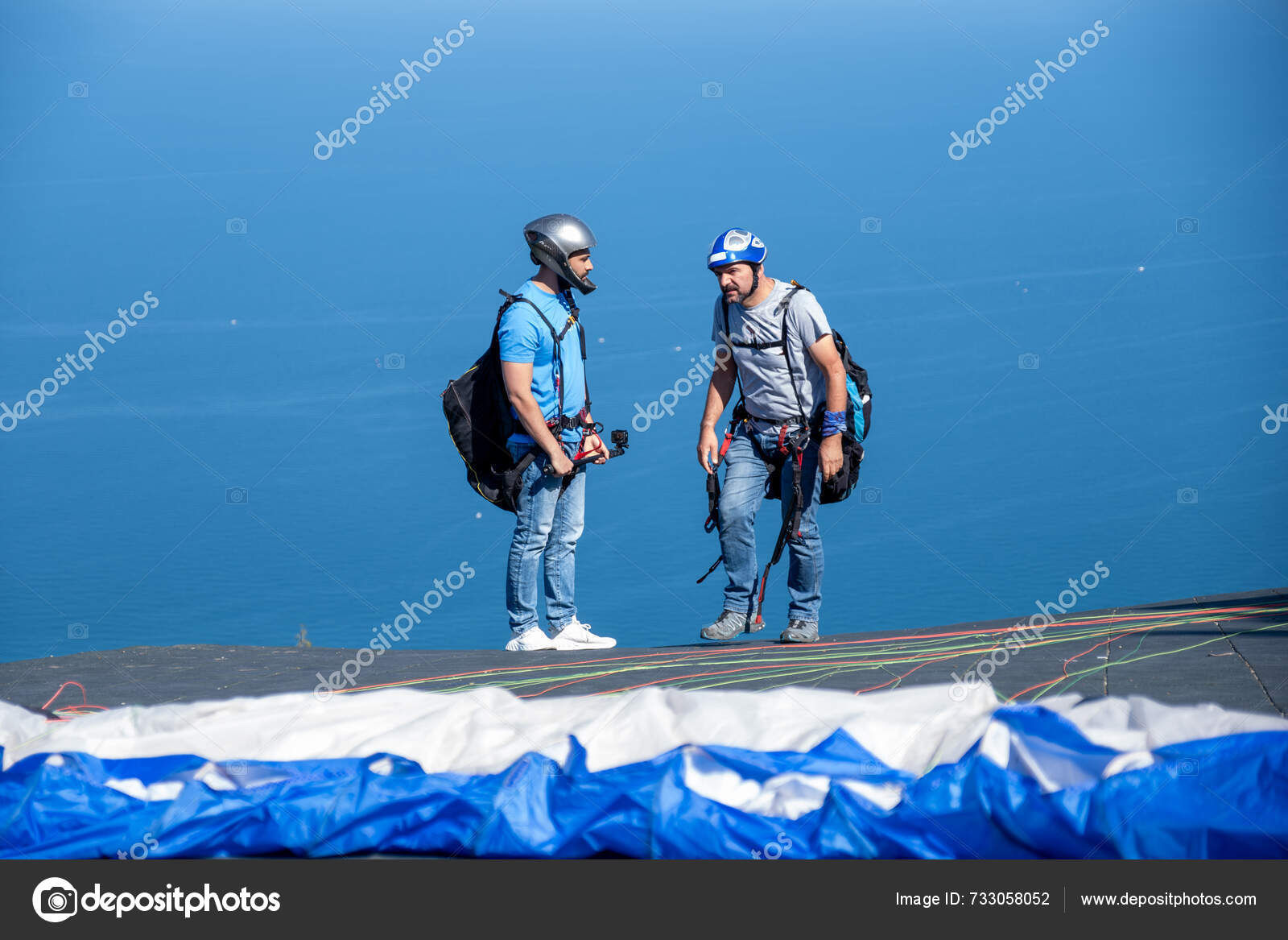 Paraglider Parachute Take Cliff Guide Support Ensure Safety Support ...