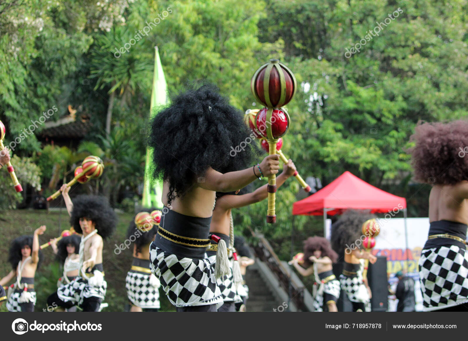 Solo Indonesia Abril 2024 Una Danza Tradicional Llamada Rampak Gagah ...