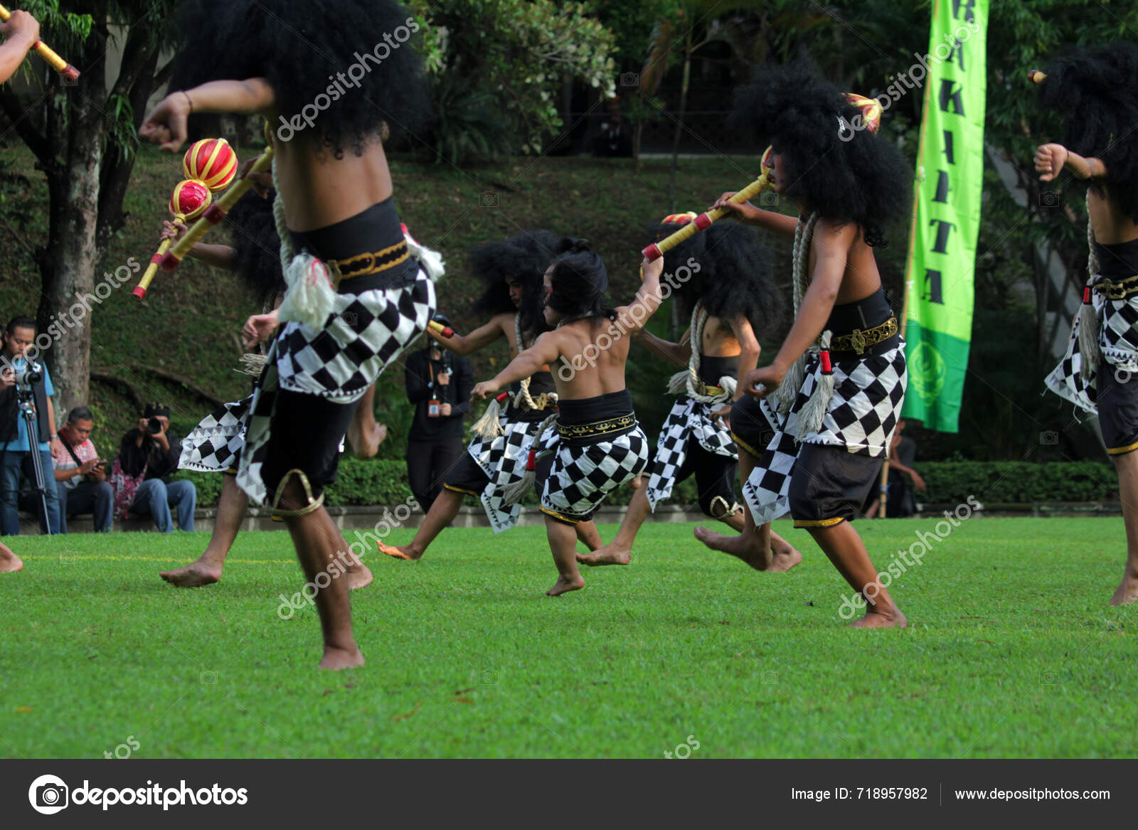 Solo Indonesia Abril 2024 Una Danza Tradicional Llamada Rampak Gagah ...
