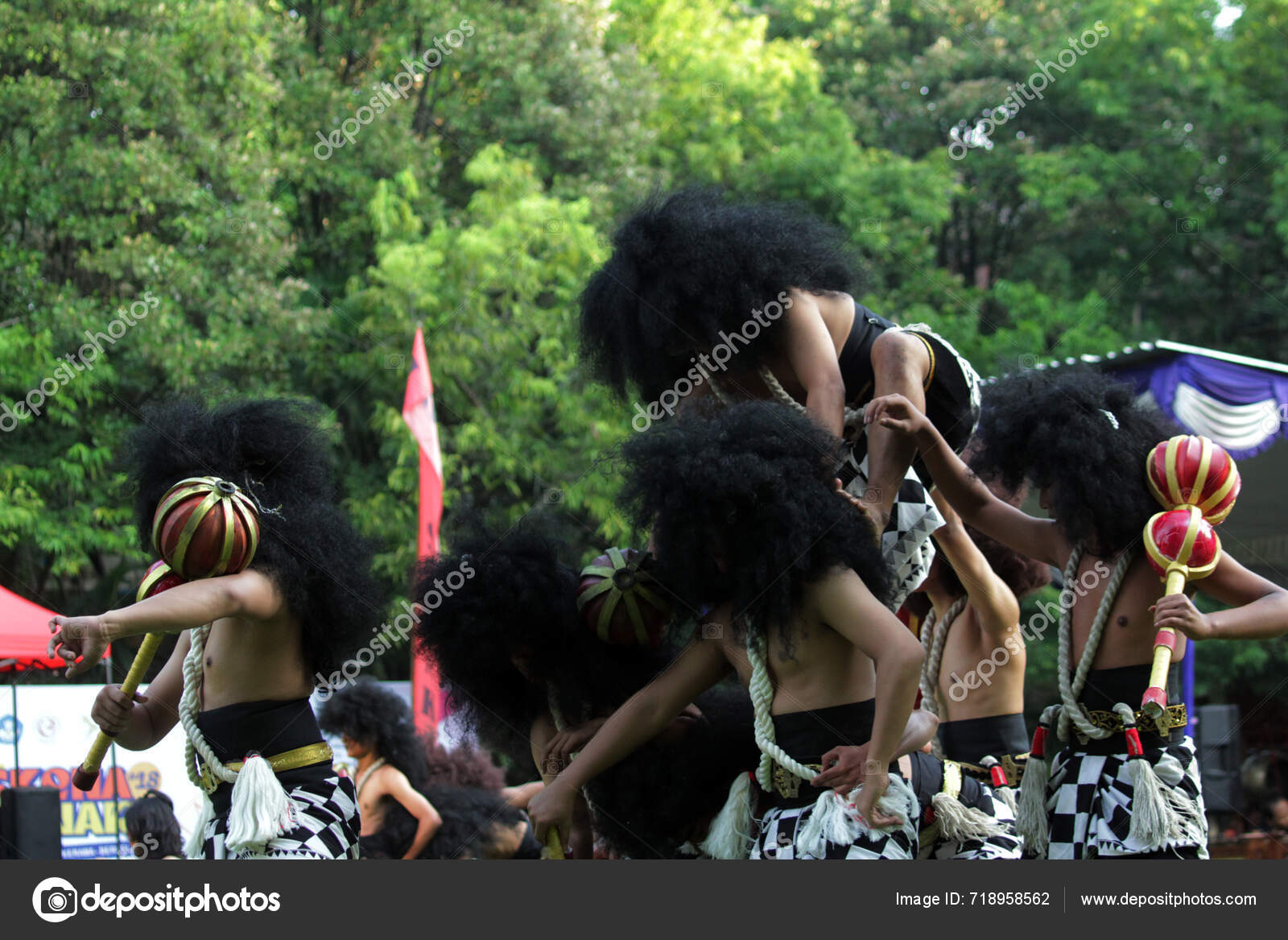 Solo Indonesia Abril 2024 Una Danza Tradicional Llamada Rampak Gagah ...