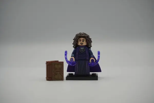 Minifigura Lego Agatha Harkness de Marvel ladrillos juguete con fondo ...