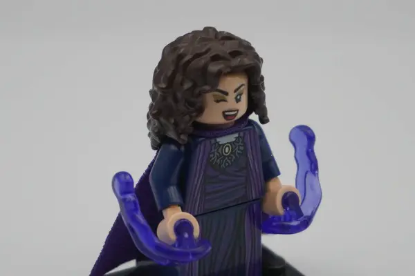 Minifigura Lego Agatha Harkness de Marvel ladrillos juguete con fondo ...