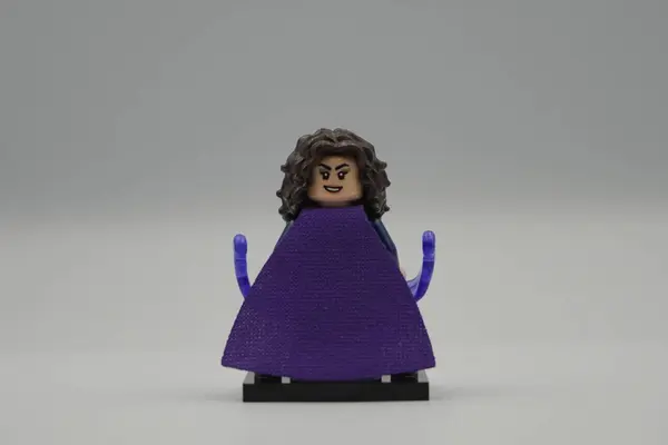 Minifigura Lego Agatha Harkness de Marvel ladrillos juguete con fondo ...