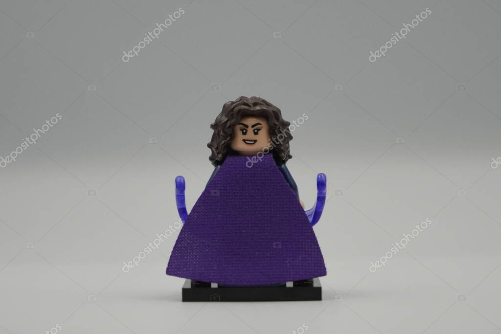 Minifigura Lego Agatha Harkness de Marvel ladrillos juguete con fondo ...