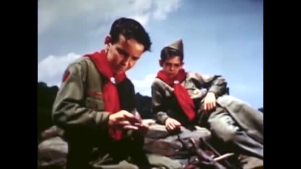 Vídeos de Niño scout libres de derechos | Depositphotos