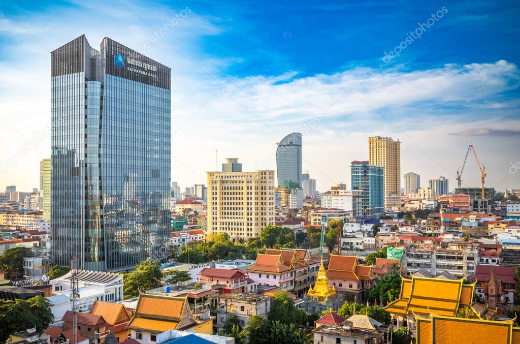 Una vista aérea sobre el centro de Phnom Penh, Camboya, mostrando ...