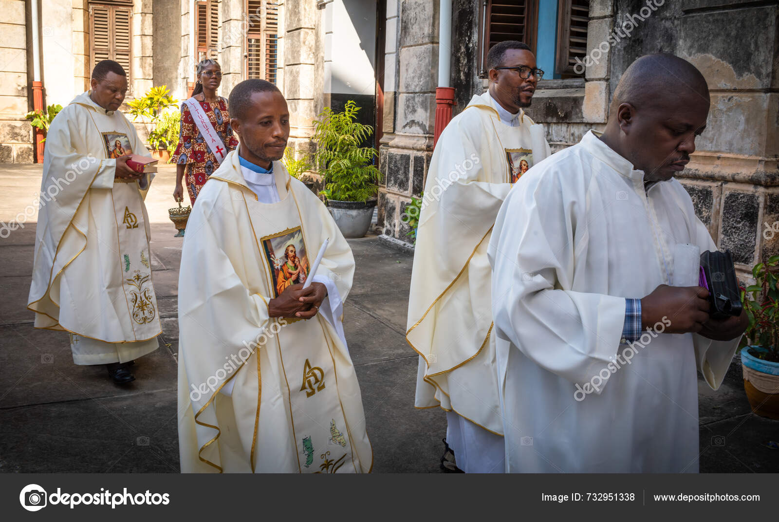 Catholic Priests Seminarians Enter Joseph's Cathedral Catholic Sunday ...