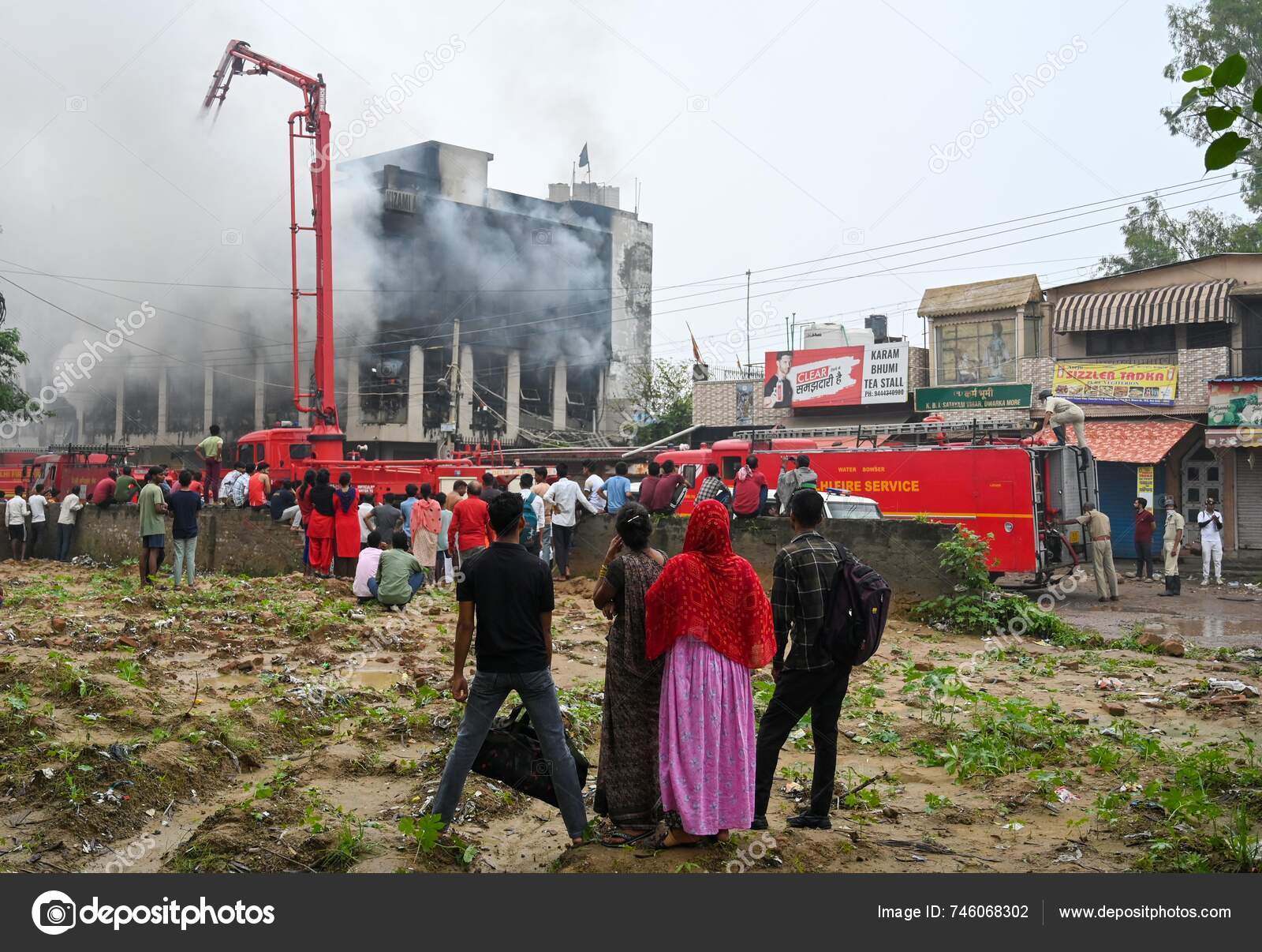 New Delhi India September 2024 Firefighters Try Douse Fire Textile ...