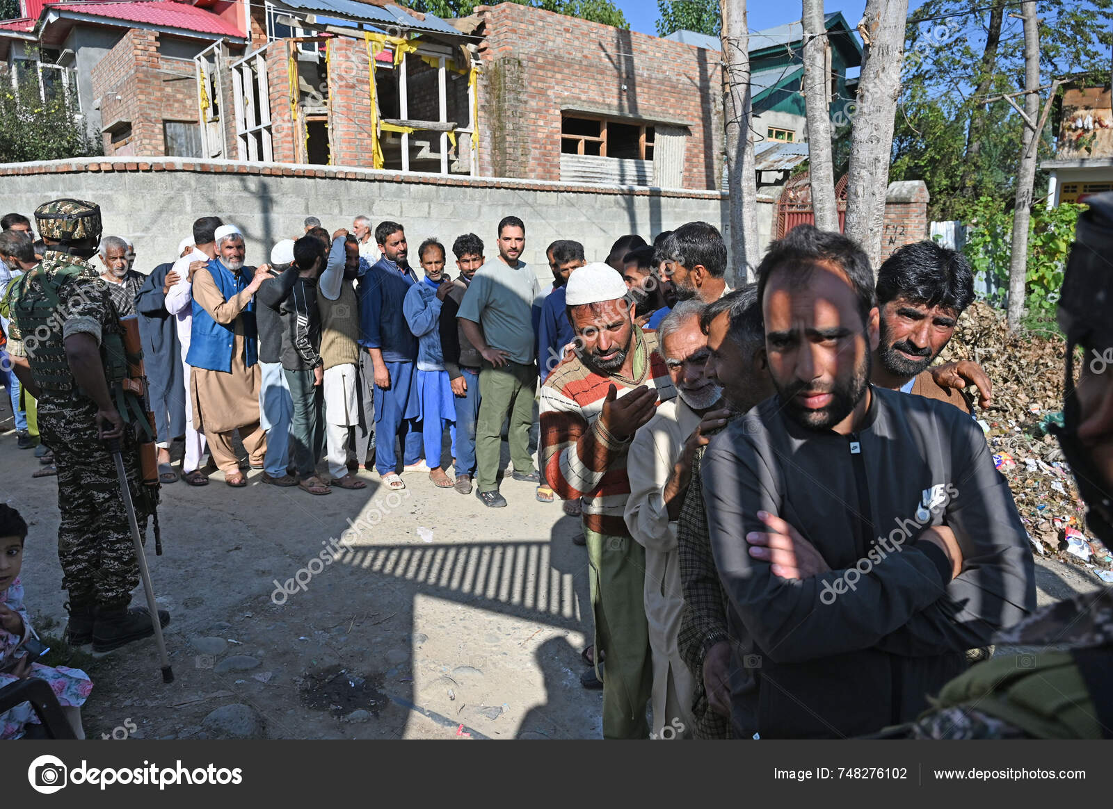 Srinagarindia September 2024 Voters Queue Cast Votes Polling Station ...