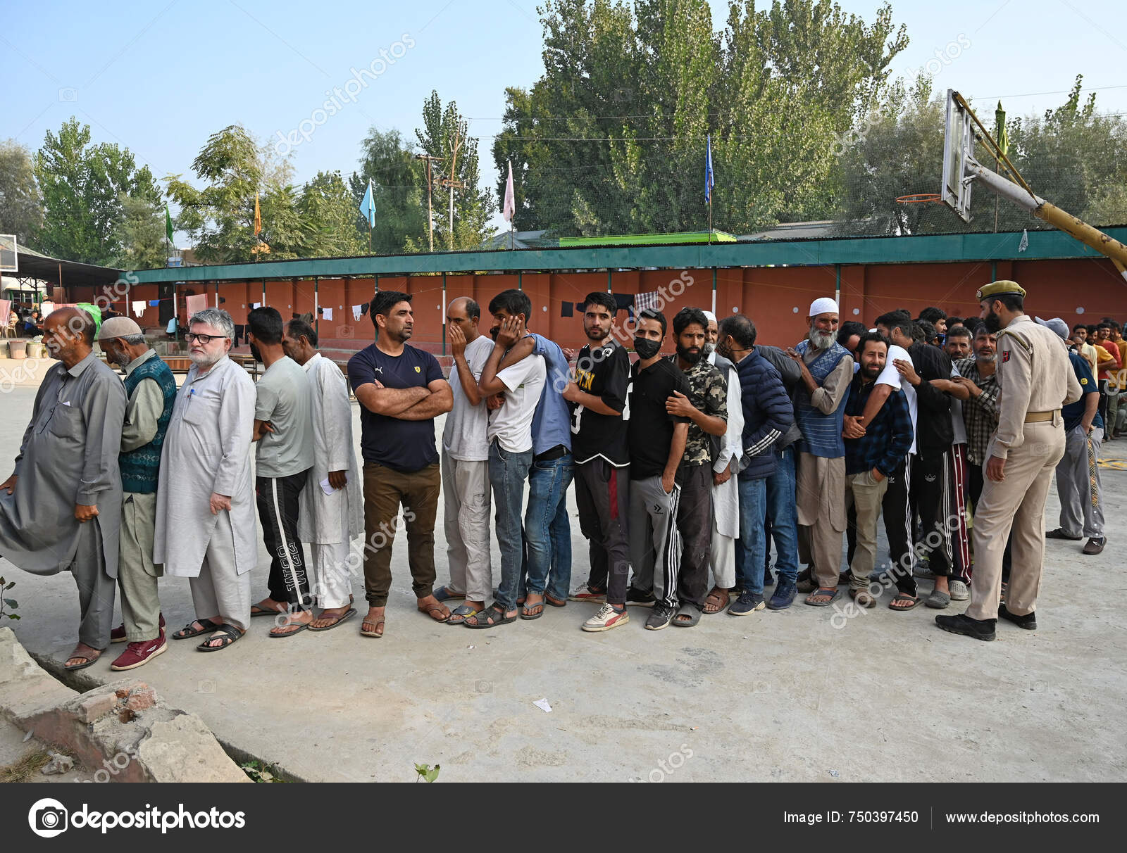 Srinagar India September 2024 Voters Queue Polling Booth Cast Vote ...