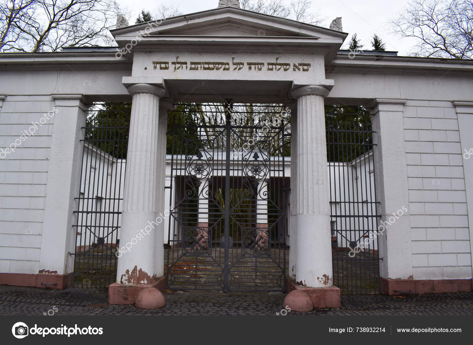 Jewish Cemetery Gate Frankfurt Main — Stock Editorial Photo © mvolk ...