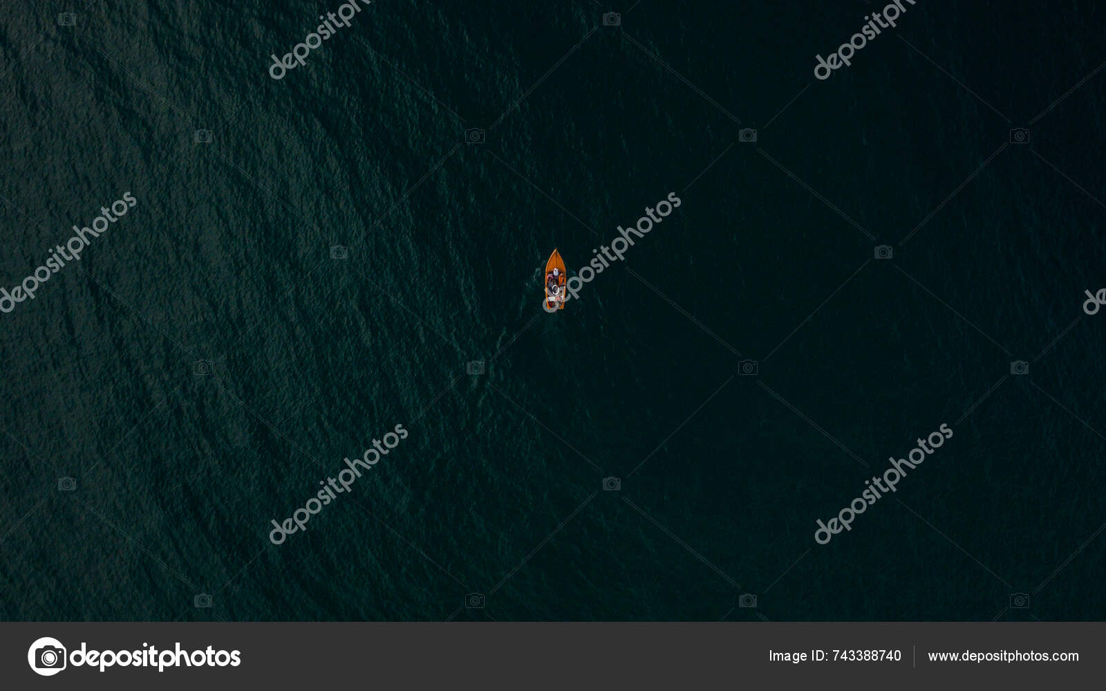 Top View Orange Rowboat Dark Sea — Stock Photo © Eddvlp #743388740