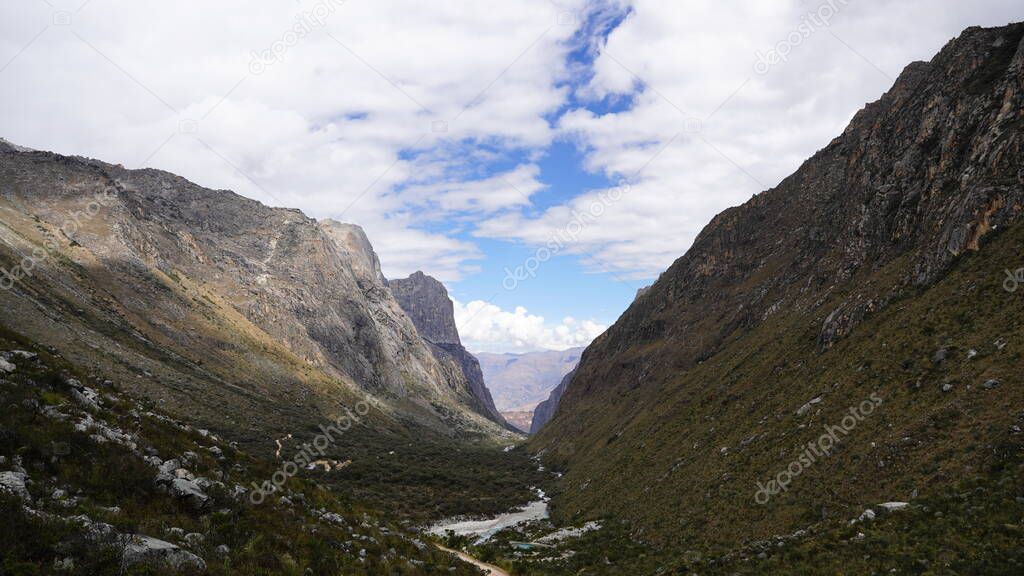 Lago Paron y la montaña que inspiraron el logo de Paramount Pictures en ...