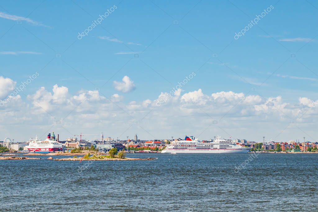 Helsinki, Finlandia - 12 de junio de 2022: Vista panorámica de Helsinki ...