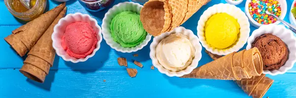 Fondo del festival de helados, buffet de helados de verano con varios ...