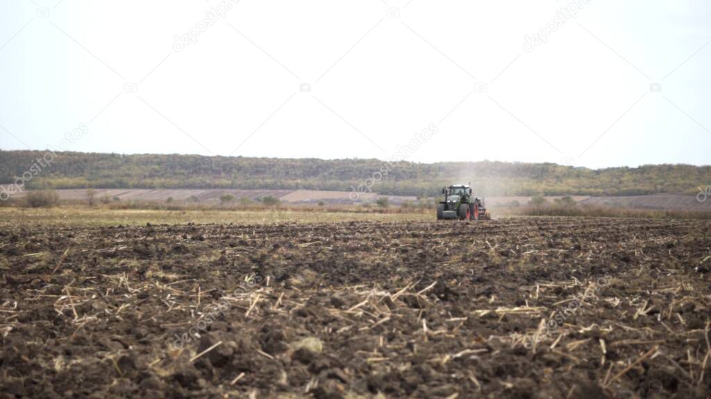 Fendt 1050 Vario haciendo un desgarro profundo con Moro Aratri ...