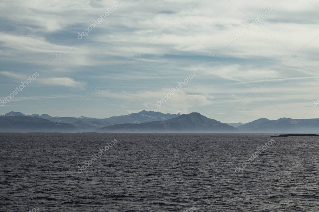 Explore el impresionante paisaje costero de las islas Lofoten en ...