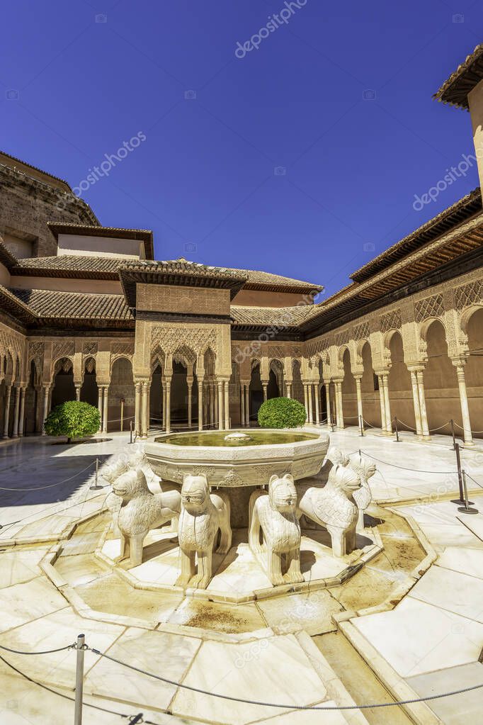 La Fuente de Mármol de los Leones en la Alhambra Obra maestra de la ...