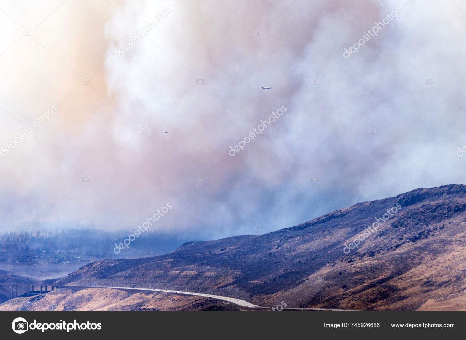 Firefighting Planes Fly Heavy Smoke Shadowing Land Them — Stock Photo ...