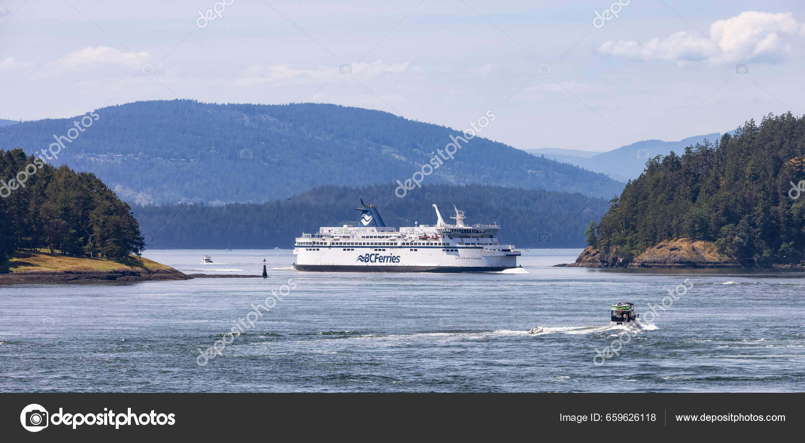 Gulf Islands British Columbia Canada May 2023 Ferries Passing Islands ...