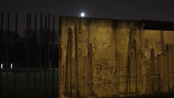 Berlin Wall Landmark Streetlight Glow Wall Path Night Berlin Wall ...