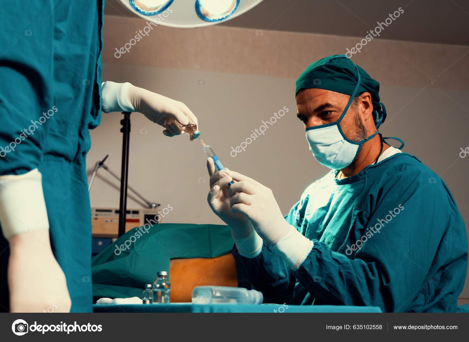 Surgeon Fill Syringe Medical Vial Surgical Procedure Sterile Operation ...